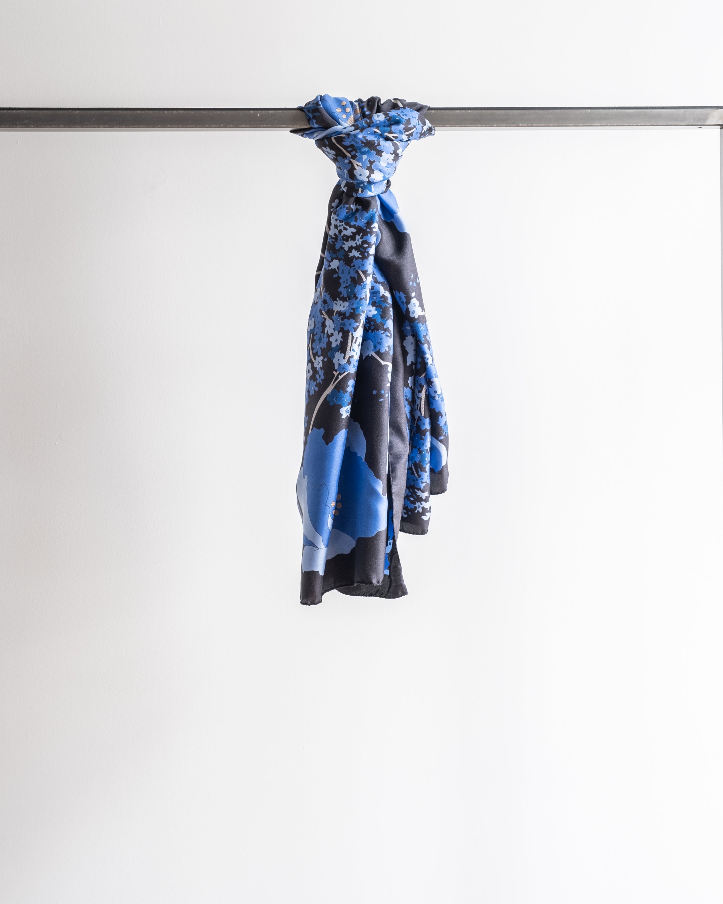 SILK TWILL FLORAL PRINT SHAWL ROSAN | SCAPA OFFICIAL | ACCESSOIRES